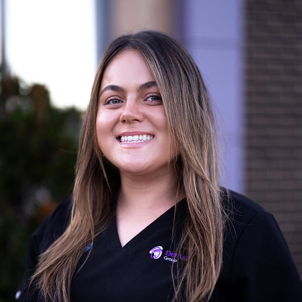 Sienna, Dental Assistant
